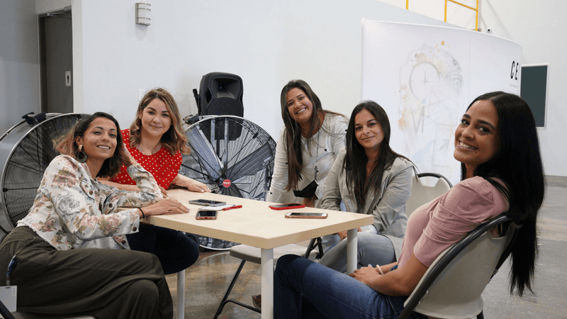 Career - Se parte de la familia